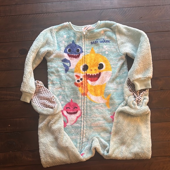 Pinkfong | Pajamas | Baby Shark Size 3t Fuzzy Footed Pajamas | Poshmark